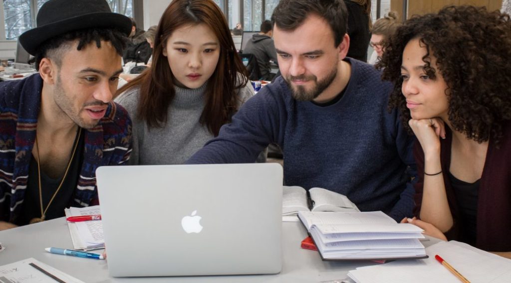 Neues Semester, neuer Studiengang: Religionswissenschaft an der Uni ...